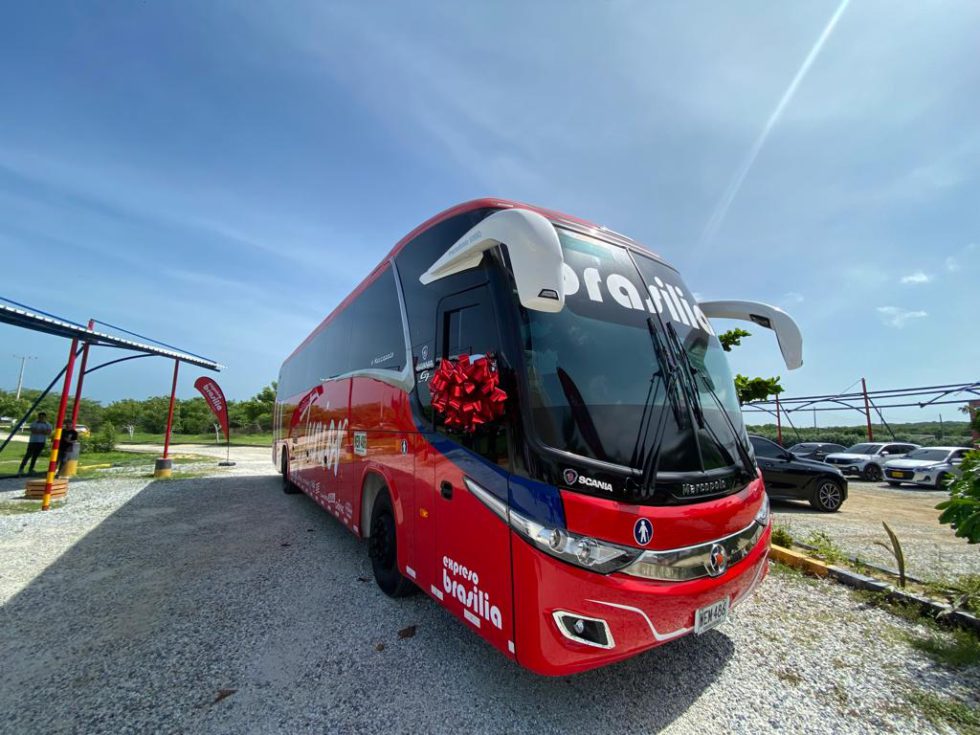 EXPRESO BRASILIA ENTREGÓ NUEVO BUS AL JUNIOR DE BARRANQUILLA - Expreso ...
